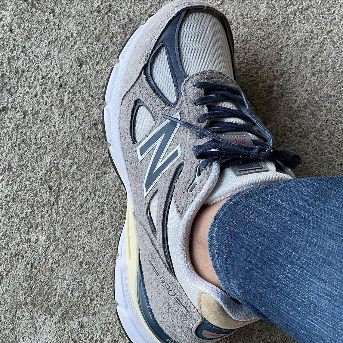 Giày New Balance 990v4 MADE in USA quay trở lại với sắc xám truyền thống