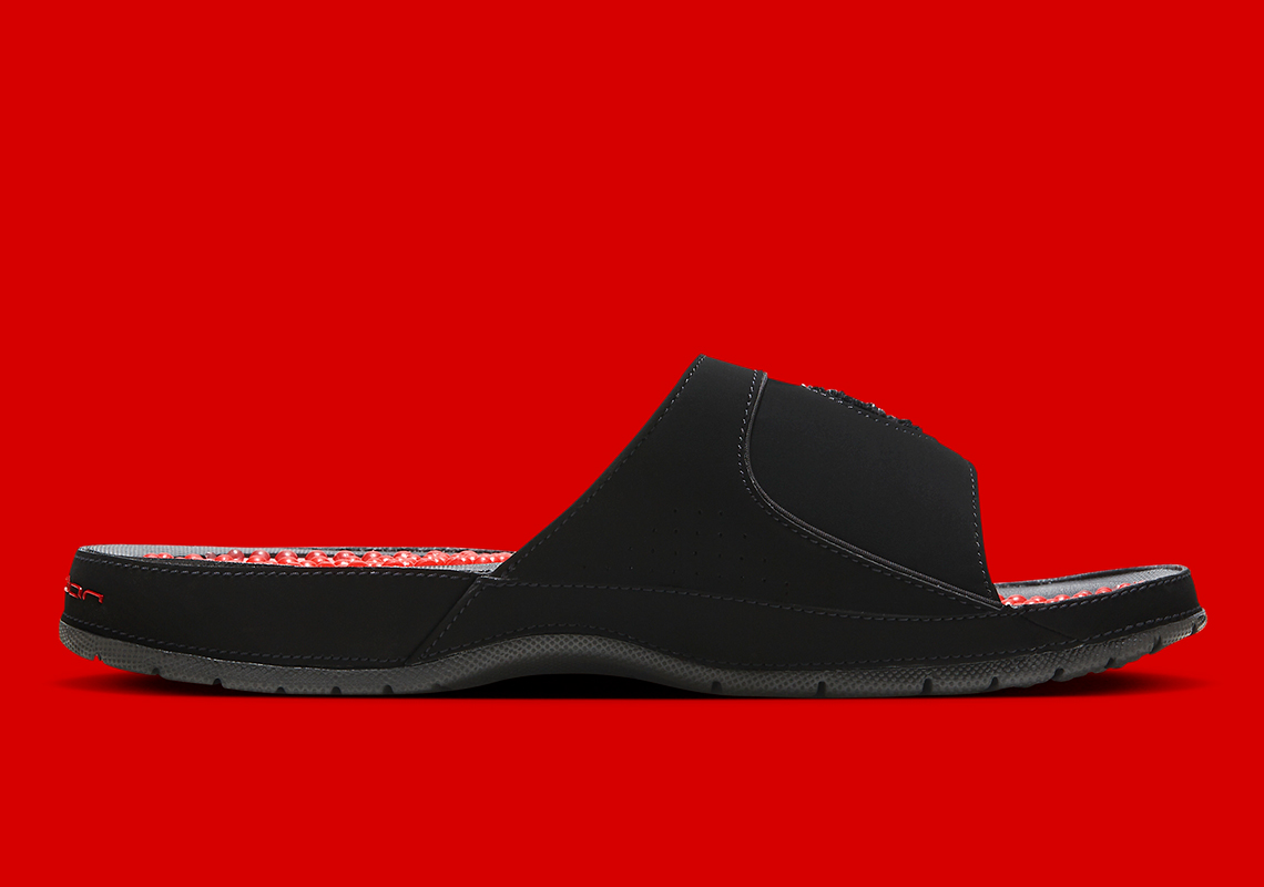 "Jordan Hydro 8 Slide 'Playoffs': Hình thức mới cùng gam màu OG"